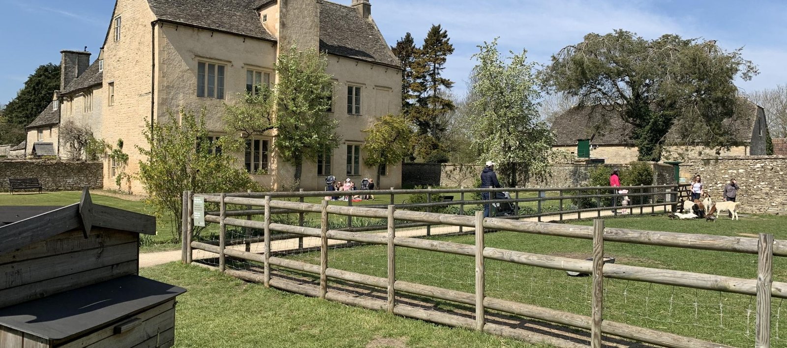 Cogges Manor Farm - iVisit